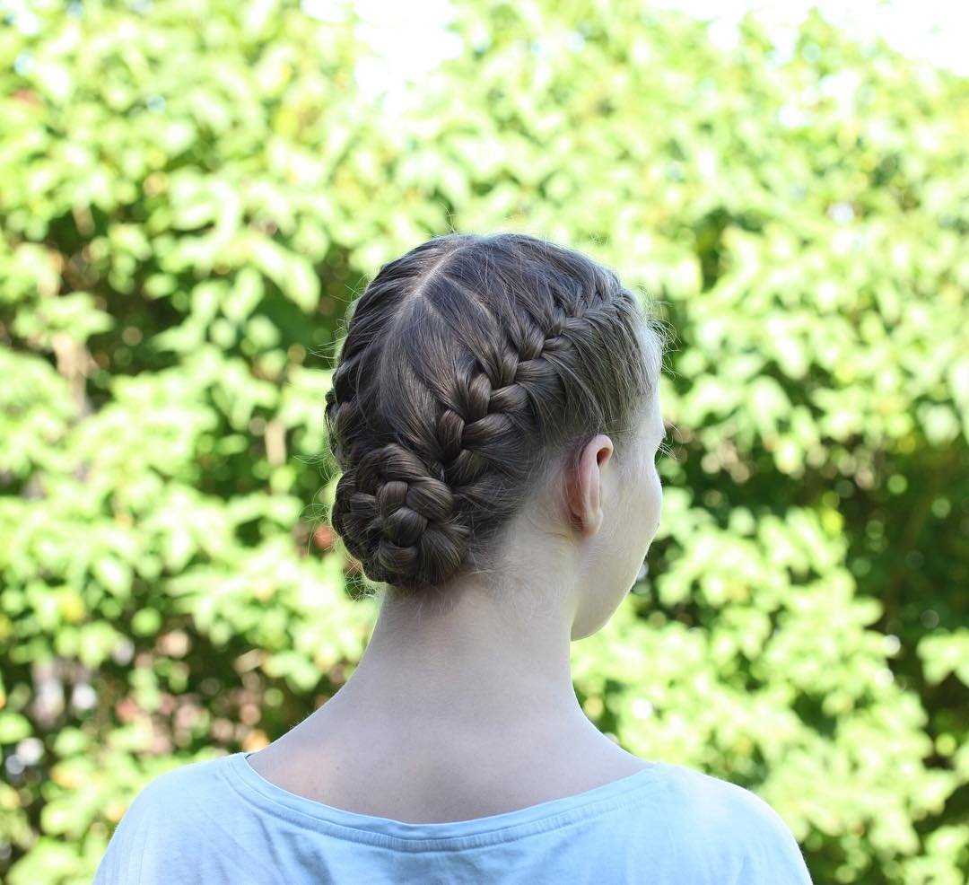 15 Splashy Swimming Pool Hairstyles You Need to Try This Summer 2025