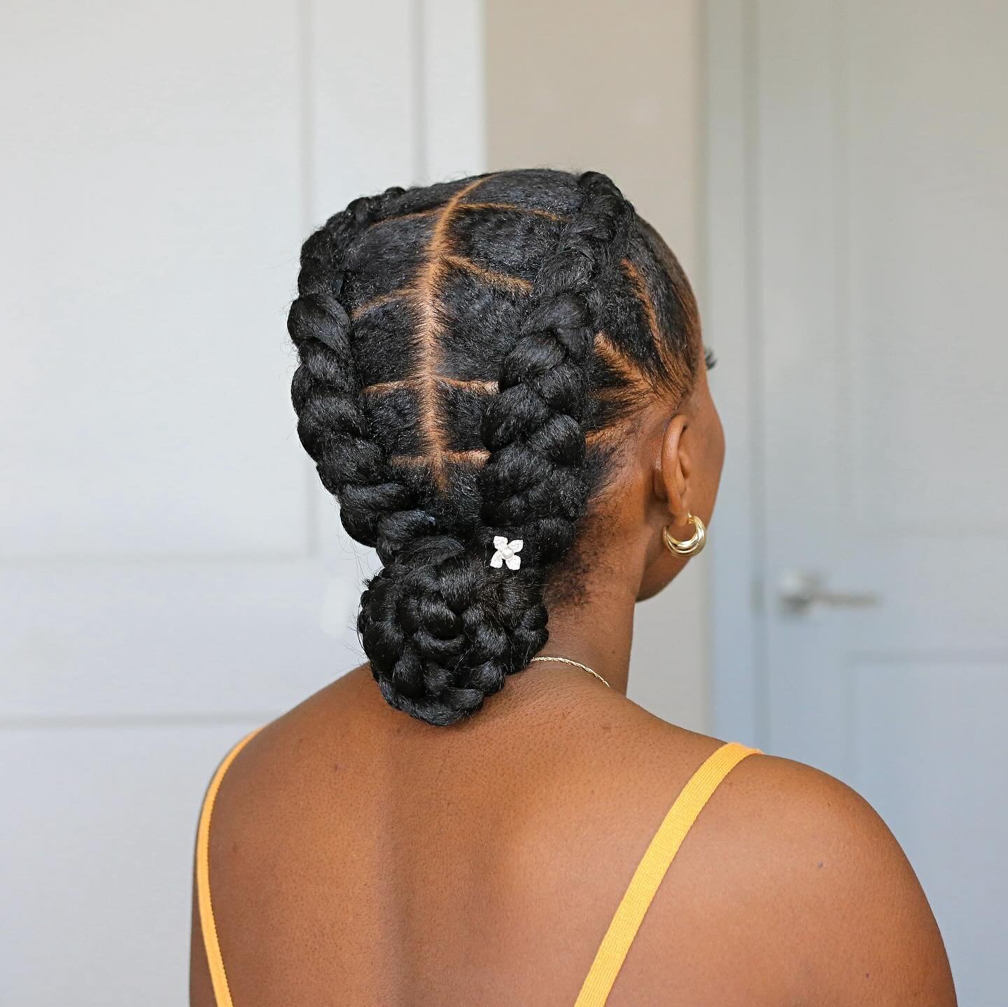 15 Splashy Swimming Pool Hairstyles You Need to Try This Summer 2025