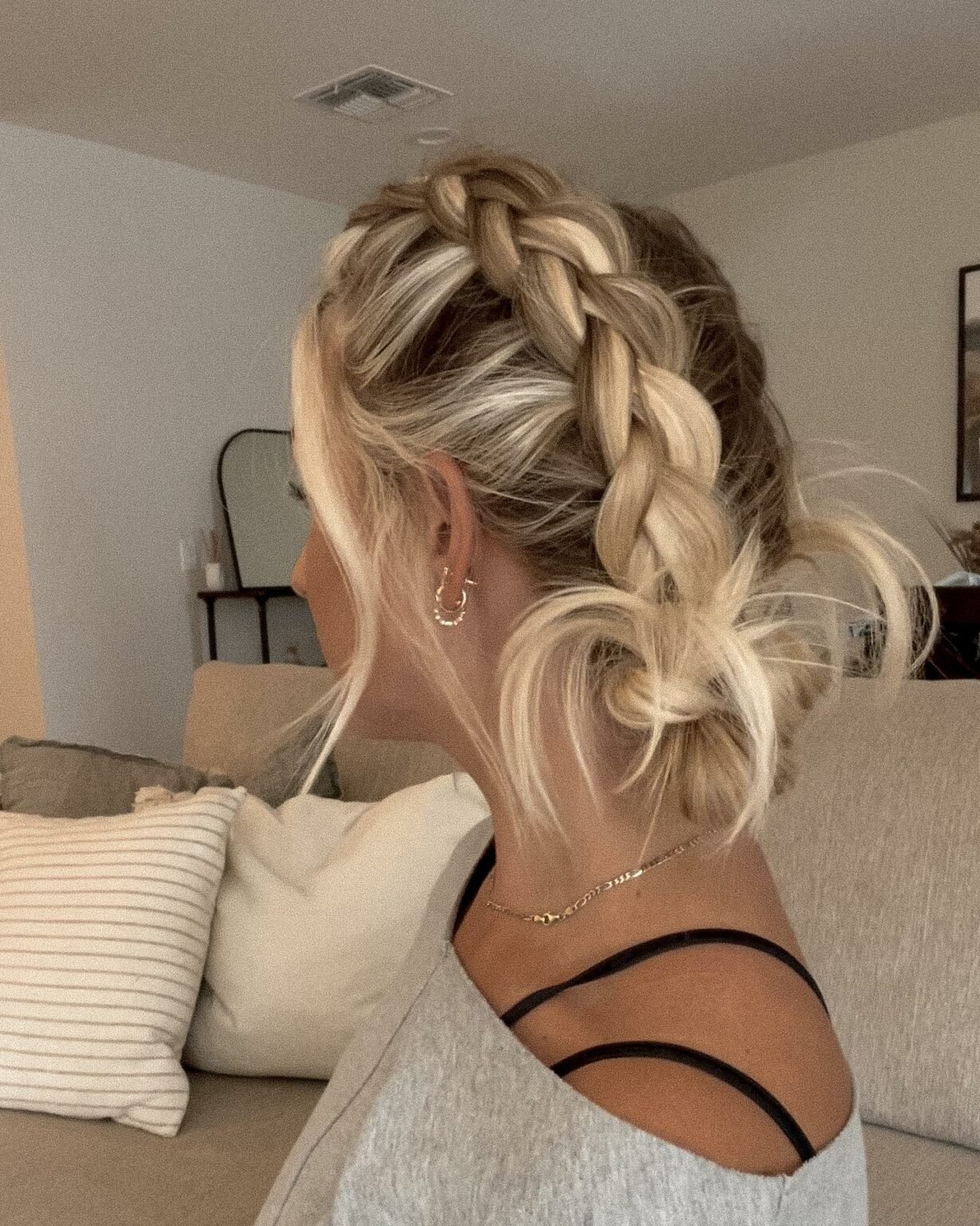 15 Splashy Swimming Pool Hairstyles You Need to Try This Summer 2025